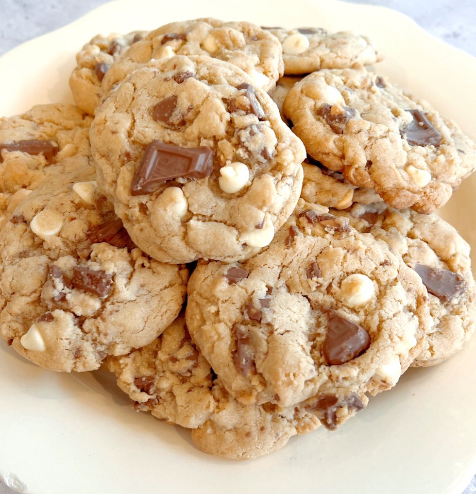 The Most Amazing Chocolate Chip Cookies - Most Delicious Life | Sharing ...